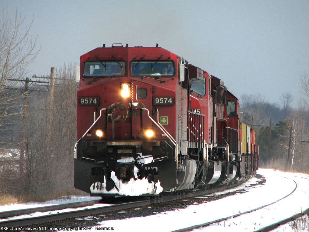 CP 9574 west at Spcier
